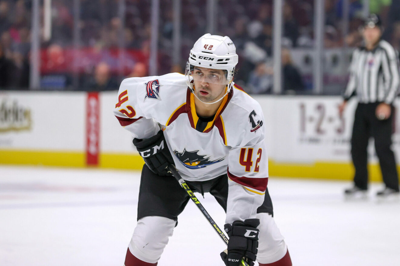 Cole Fonstad kommt an den Pulverturm - Straubing Tigers